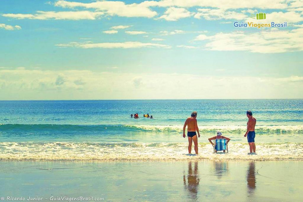 PRAIA DE BOMBAS (SC): o que saber antes de ir, fotos e o que fazer